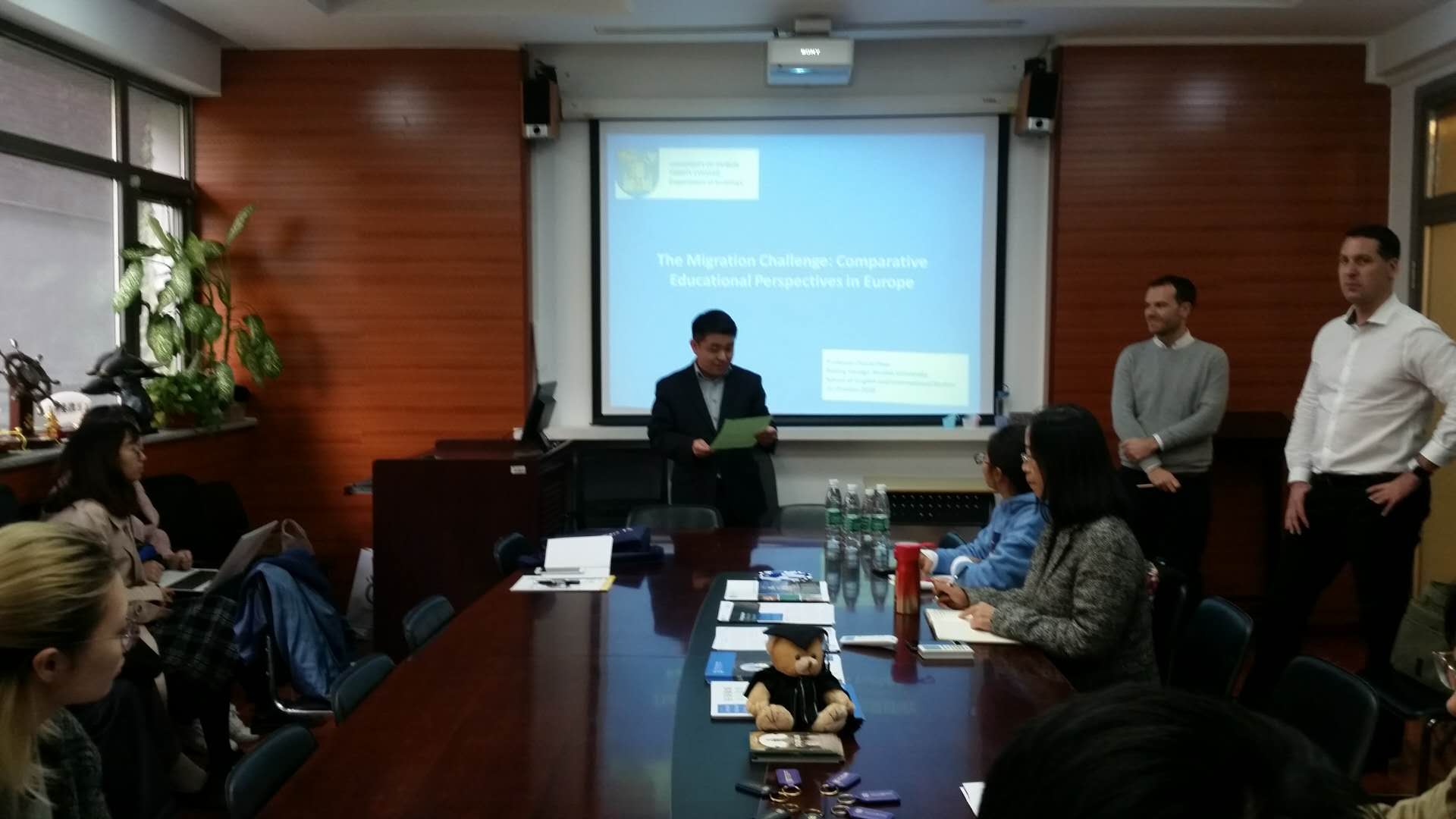 都柏林圣三一学院Daniel Faas副教授一行访问爱尔兰研究中心-北京外国语大学